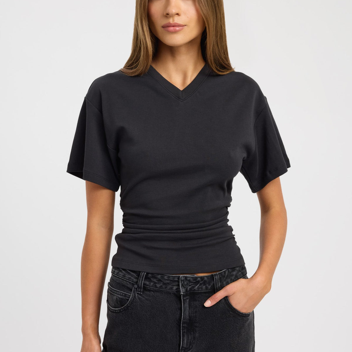 Nova Vee Neck Tee – USA KOOKAÏ